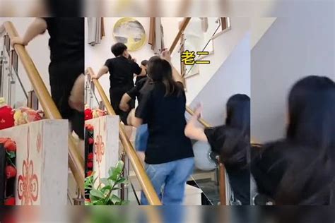 36岁宝妈靠生葫芦娃走红13年生7娃问安阵仗堪比皇后娘娘 葫芦娃 娘娘