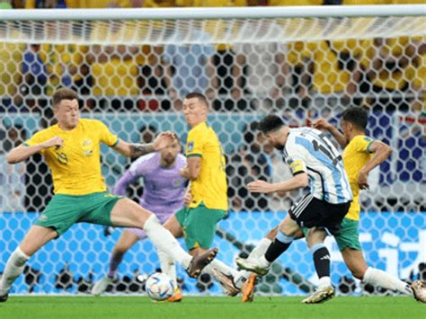 Babak Pertama Messi Jebol Gawang Australia Argentina Unggul 1 0 Opsi