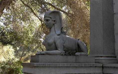 Female Stanford Sphinx Humans Of Silicon Valley Sphinx Mythical Creatures Lion Sculpture