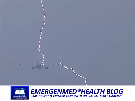 Emergenmed Health Blog Efecto Del Impacto De Los Rayos Sobre Aviones