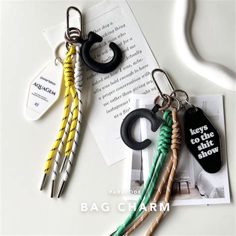 【楽天市場】【10％オフクーポン 5のつく日】cチャーム ホテルプレートタグ付き パラコードチャーム バッグチャーム イニシャルチャーム