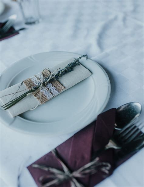 무료 사진 포크 냅킨 칼 붙이 나이프 숟가락 우아한 레스토랑 장식 가스 식기