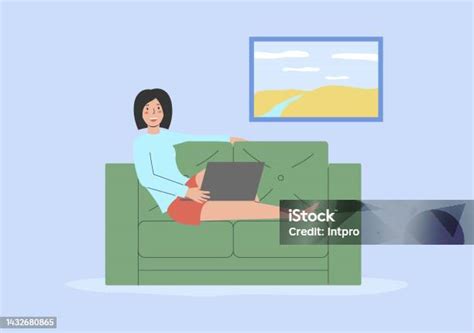 온라인 교육 먼 원격 근무 프리랜서 직업 또는 개념 공부 그녀의 아파트에서 원격으로 일하는 노트북에 타이핑하는 여성 캐릭터 여성