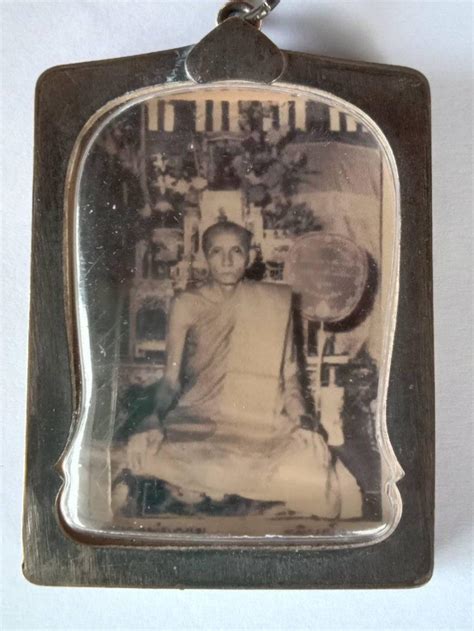 ภาพถ่ายหลวงพ่อกวย หลังยันต์ตุ๊กตา Ennxo