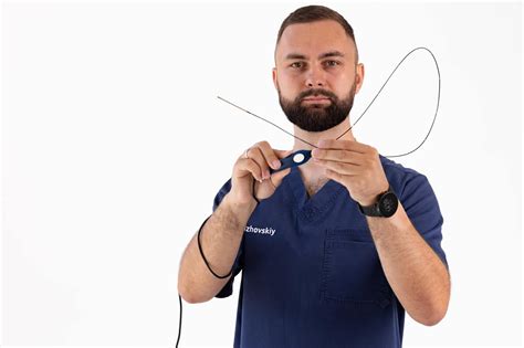 Юля Яковенко КТО ТАКОЙ МАСТЕР МАНИКЮРА Кто то ответит это тот кто красит ногти лаком