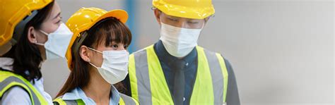 워크샵 산업 공장에서 유니폼 착용 하드햇 및 보호 마스크를 착용한 팀워크 엔지니어링 노동자 전문 제조 3 명에 대한 스톡 사진 및 기타 이미지 Istock