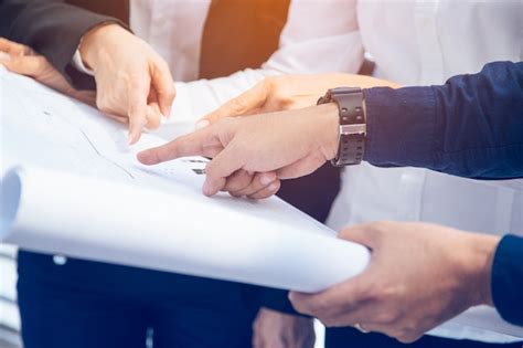 Premium Photo The Engineer Is Presenting The Blueprint To The Boss Lady