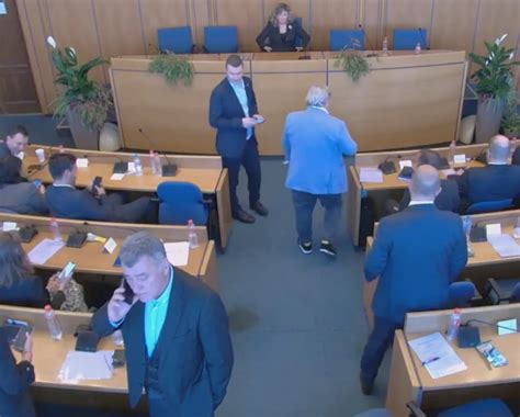 ГОРЕЩО В ПИК Tv Сагата се заплита Столичният общински съвет не избра председател Никой друг