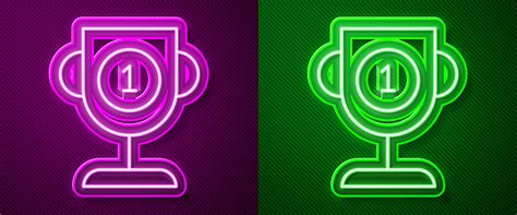 보라색과 녹색 배경에 격리 빛나는 네온 라인 어워드 컵 아이콘 우승자 트로피 기호입니다 챔피언십 또는 대회 트로피 스포츠 업적