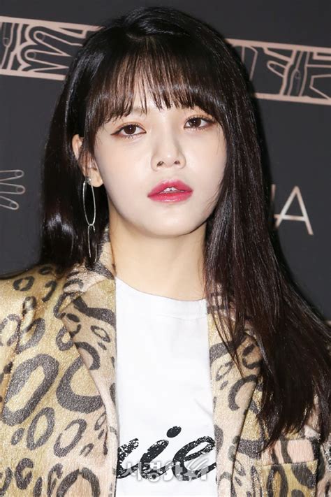 지민 몽환적인 눈빛 서울경제