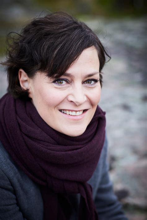 Lotta Lehtikari ”olen Antanut äidilleni Paljon Anteeksi” Kauneus Ja