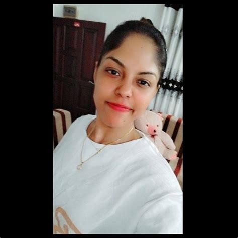 Nishi ජීවිතය ඉතා කෙටි ඉතින් ජිවත් වෙන්න සතුට විතරක් ගේන මිනිස්සු එක්ක ️🤗😊 Facebook