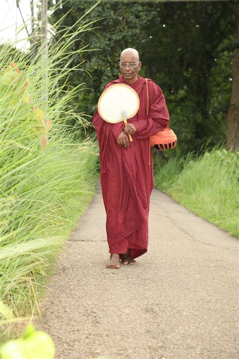 ලොව්තුරු දහම් සෙවන Photos