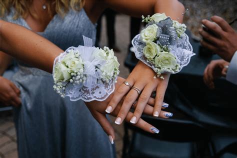 Do Grandmas Wear Corsages At Weddings
