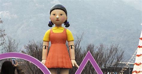 광화문에 나타난 오징어게임 ‘영희