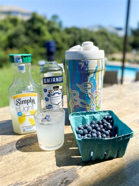 8 Amazing Beach Cocktail Recipes