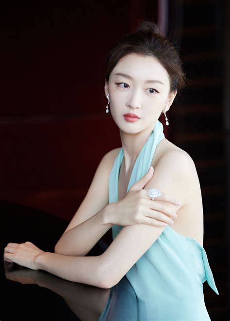 China Entertainment News Zhou Dongyu At Shanghai International Film