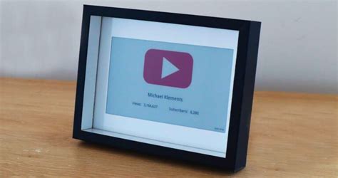 This Youtube Counter Uses A Raspberry Pi And An E Ink Screen