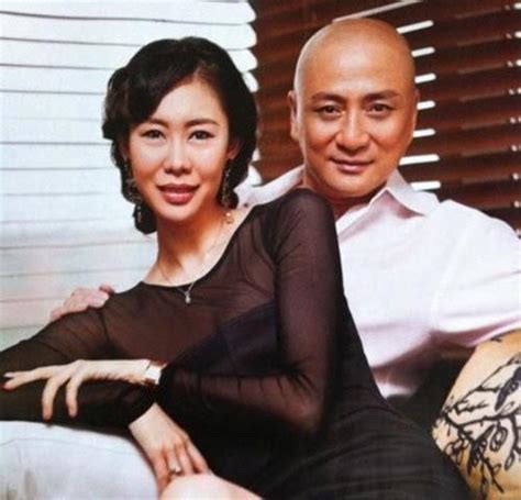 移情別戀讓前女友抑鬱自盡，如今娶小25歲嬌妻過日子 每日頭條