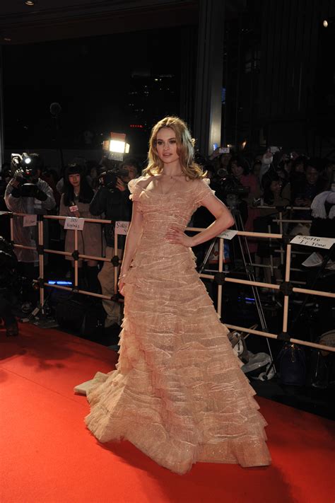 릴리제임스 신데렐라 도쿄 시사회 해외 연예가 소식 네모판