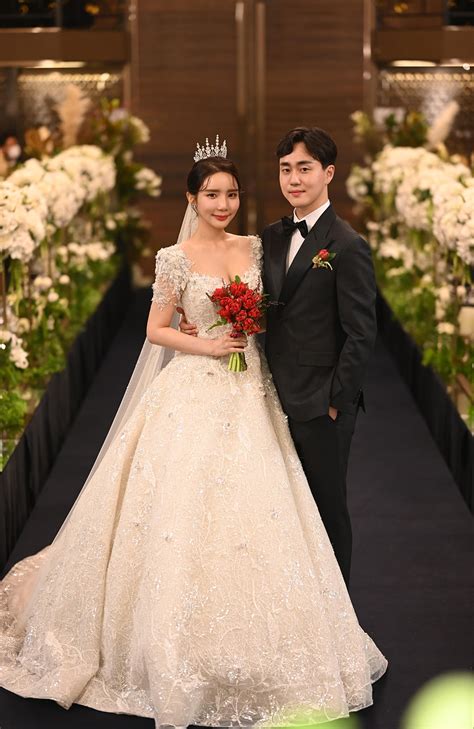 방송인 이유진 웨딩 비하인드 사진공개 필립 미나 키스엔부터 이경옥 차관까지 화려 bnt뉴스