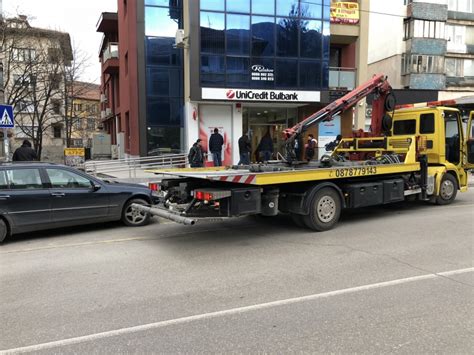 Напрежение във Враца Клиентите на „УниКредит Булбанк“ изпищяха от тормоза на общинския паяк от