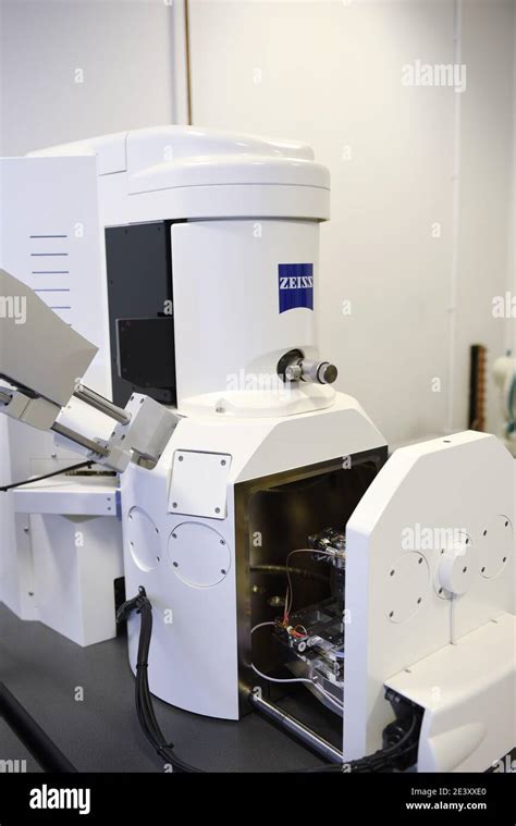 Zeiss Evo 15 Scanning Electron Microscope Scanning Station In A Science