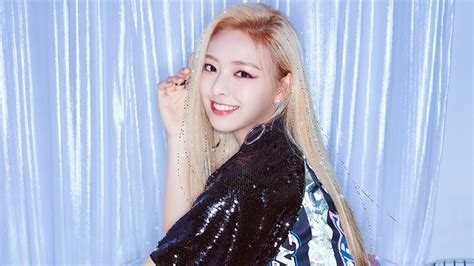 Itzy Member Yuna Responds To Fans Who Say She Looked Older Back When She Debuted Allkpop