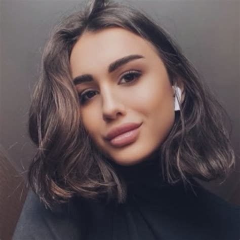 M A R I A Miss Ma Threads Say More