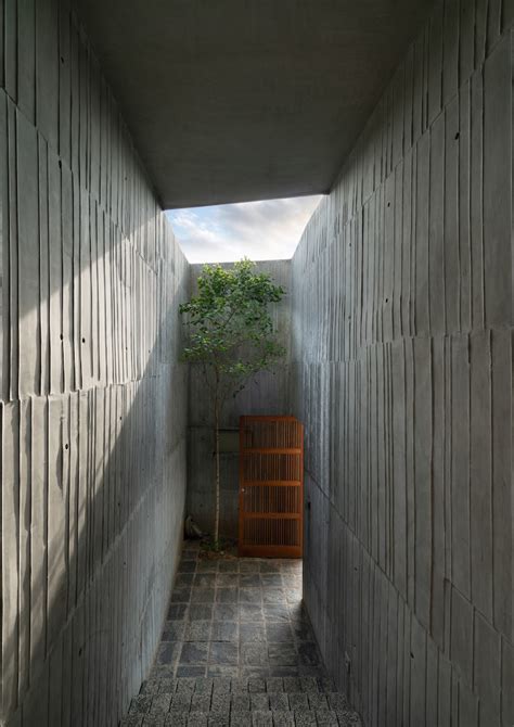 Striated House By Palinda Kannangara Architects Habitus Living