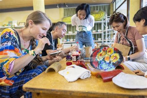 浙江湖州：外国友人体验水乡人文 人民图片网