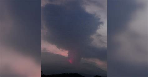 日 규슈 사쿠라지마 화산 분화분출 돌 25km 날아가