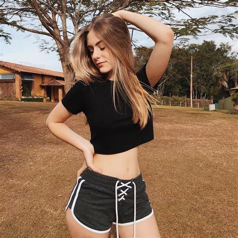 Loira Linda De Quatro Librain