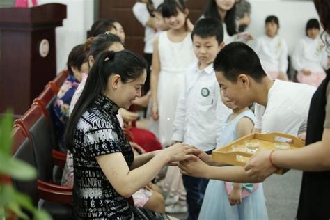弘扬母爱传承孝道给亲爱的母亲敬杯茶翠庭园社区举办母亲节感恩活动
