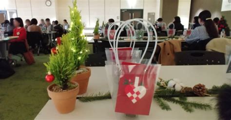 운동화 신은 면접자 산타복 입은 직원면접장 바꾼 롯데百