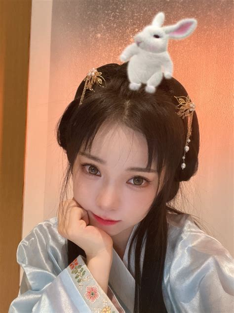 咬人猫Yaorenmao on Twitter 住在月亮上的兔子The rabbit that lives on the moon