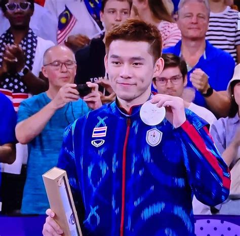 ที่นี่ชลบุรี ยินดีด้วยครับ 👏🏻👏🏻กับเหรียญเงินประวัติศาสตร์ ของแบดมินตันไทย ในโอลิมปิก 2024