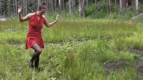 Damsels In DIDVP Lost Joggers Sink In Quicksand