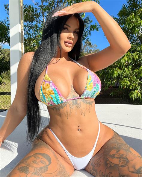 The Most Sexy Curvaceous Body Ever Onlyfans Star Renee Gracie Leaves Fans Speechless With