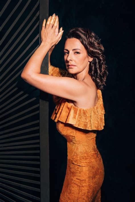 Lyudmila Lyubetskaya Bmodel