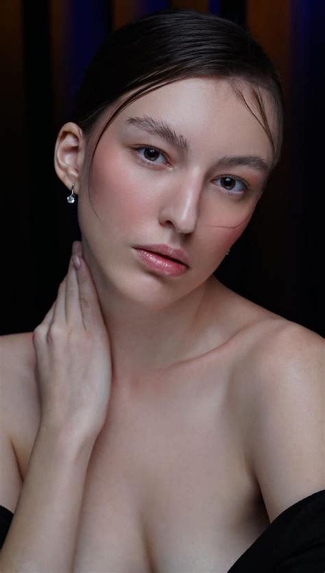 Julia R Quest Artists And Models