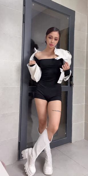 Залуу дуучин Б Дуулимын халуухан зургаас · Dorgio Mn