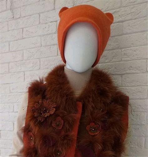 Купить Валяная шапочка с ушками Багрянец подарок девушке шапочка с