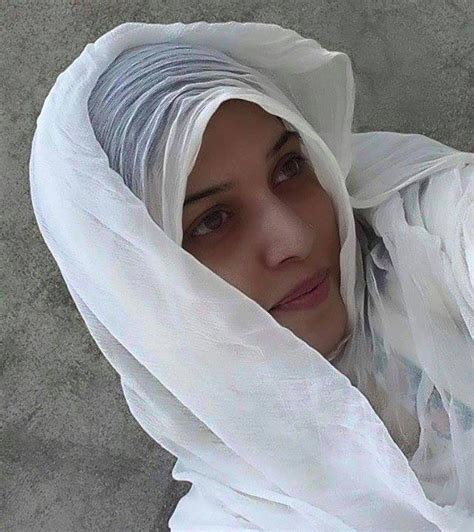 Pakistani Beautiful Girl Larki In White Hijab Facebook Pictures
