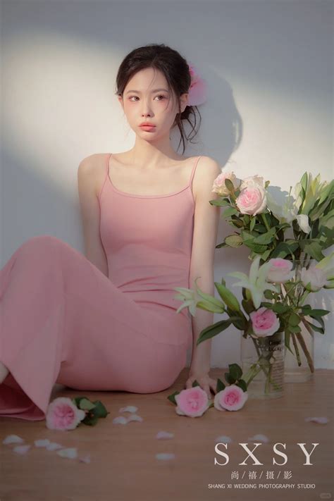 纯欲蝴蝶兰鲜花少女写真