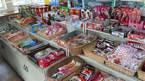 いながきの駄菓子屋探訪17沖縄県南城市「もりのや」町の歴史とともに形を変えながら生きる店 Tabizine～人生に旅心を～