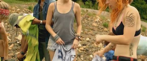 Naked Magda Apanowicz In The Green Inferno