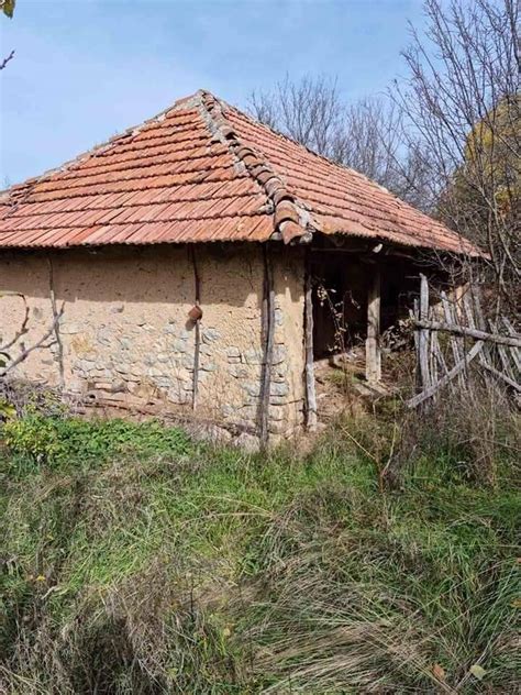 Продава къща гредоред в с Раненци Едноетажна къща 60 кв м РЗП 2800 кв м двор Къщи Вил