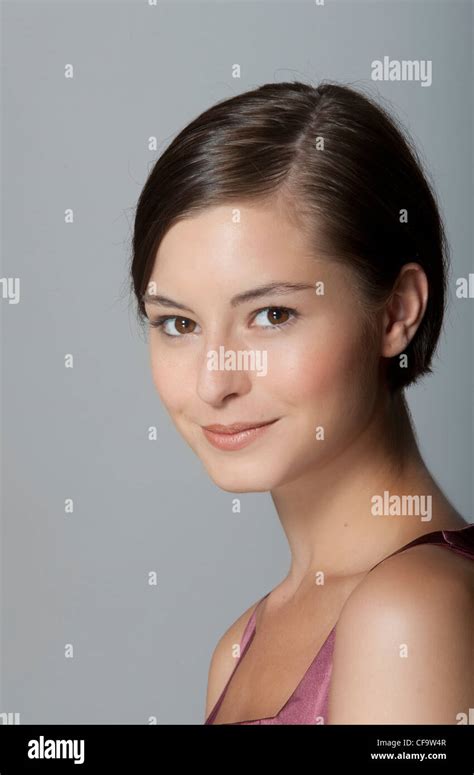 Step By Step Make Up Female With Short Brunette Hair Wearing A Mauve