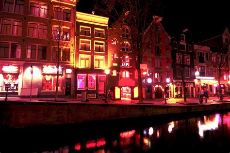 Red Light District Amsterdam Essential Guide And Tips